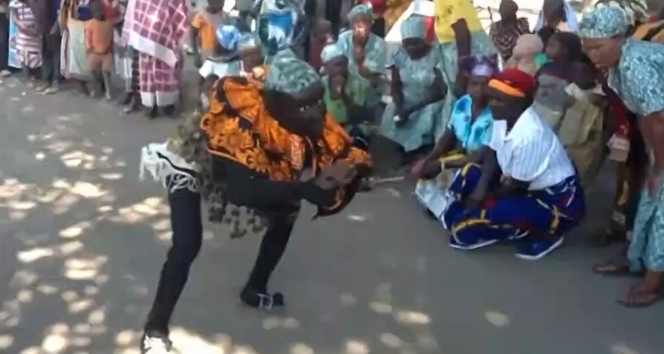 Governo moçambicano leva a cabo projeto de preservação da dança Mapiko ...