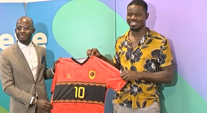 Angola - Banco Keve cumpre promessa e entrega oito milhões de kwanzas ...