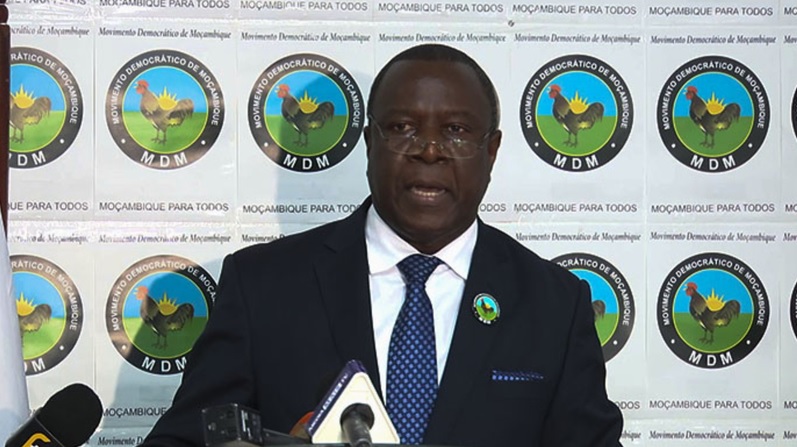 Moçambique - Lutero Simango eleito candidato presidencial do MDM - RTP ...