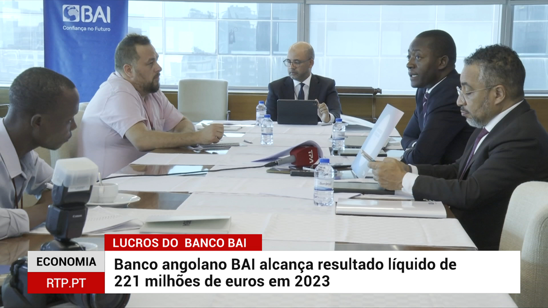 ANGOLA - Lucros do banco BAI - RTP África