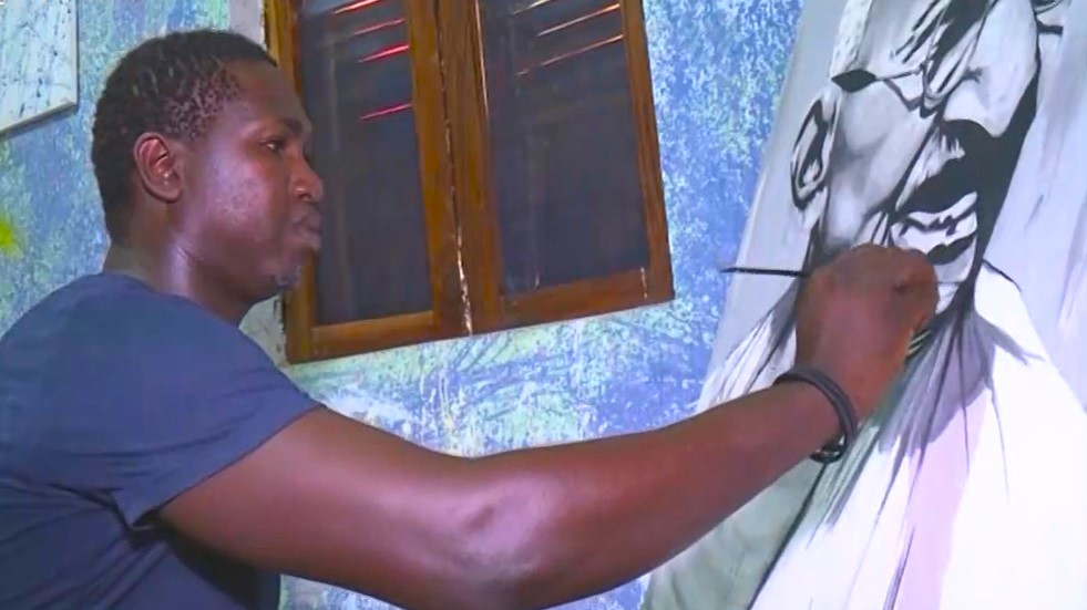 Conheça o "Outro lado" do guineense Mamadu Queita - RTP África