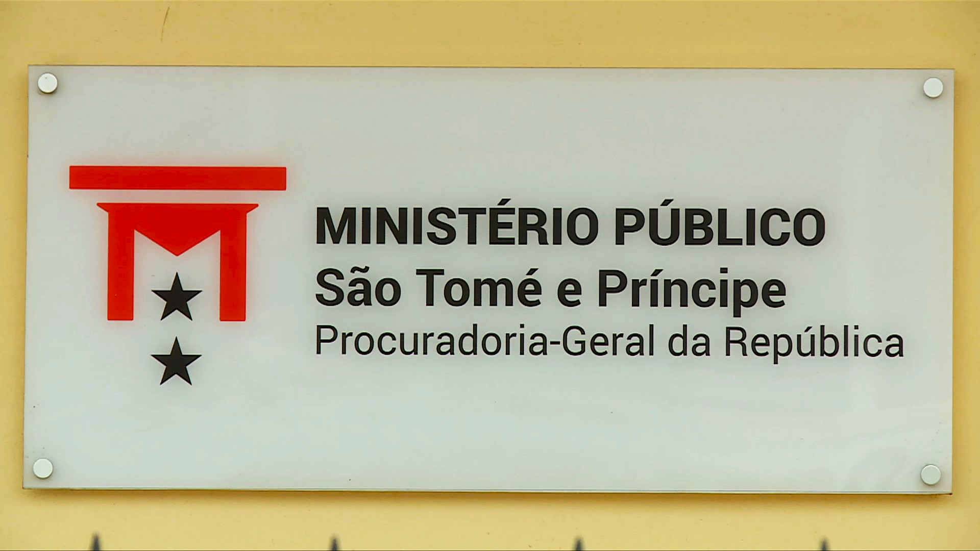São Tomé e Príncipe - Governo propõe ex-ministro da Defesa Carlos Stock ...