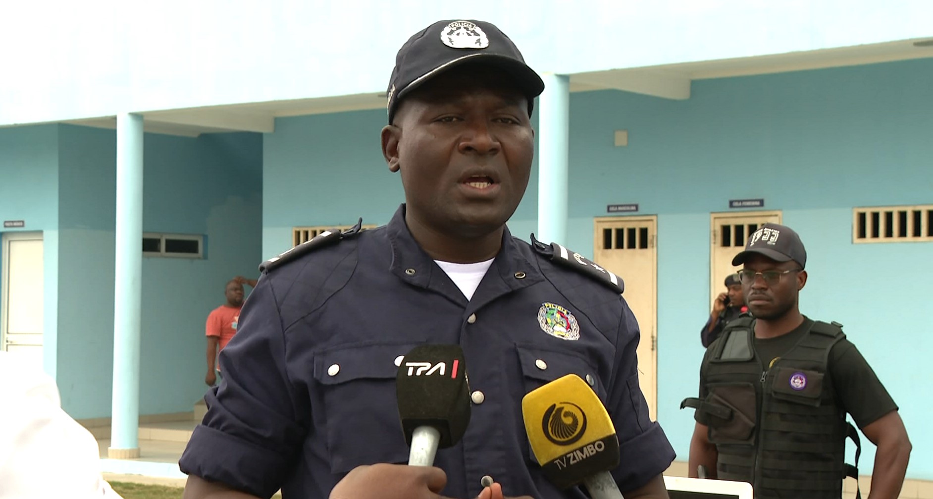 Angola - Falso polícia burla mais de 300 pessoas em cerca de 40 mil ...