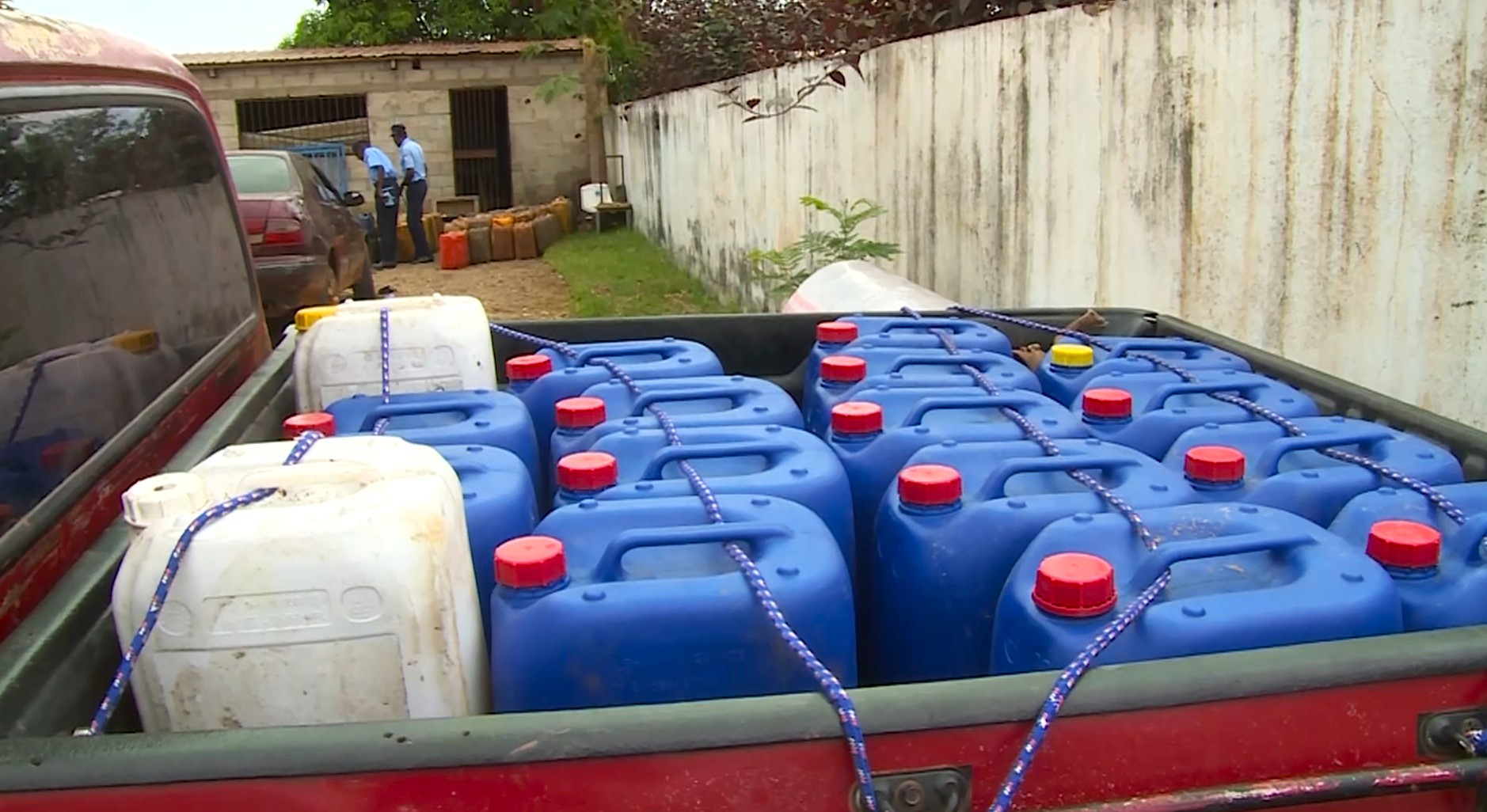 Angola - Partidos querem nomes dos altos responsáveis envolvidos em contrabando de combustível ...