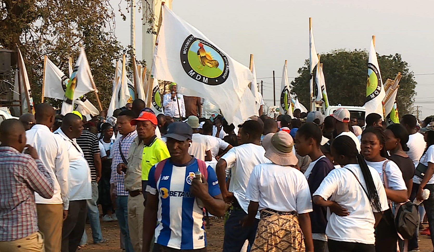 Moçambique - Lutero Simango diz que é o único capaz de resolver os ...