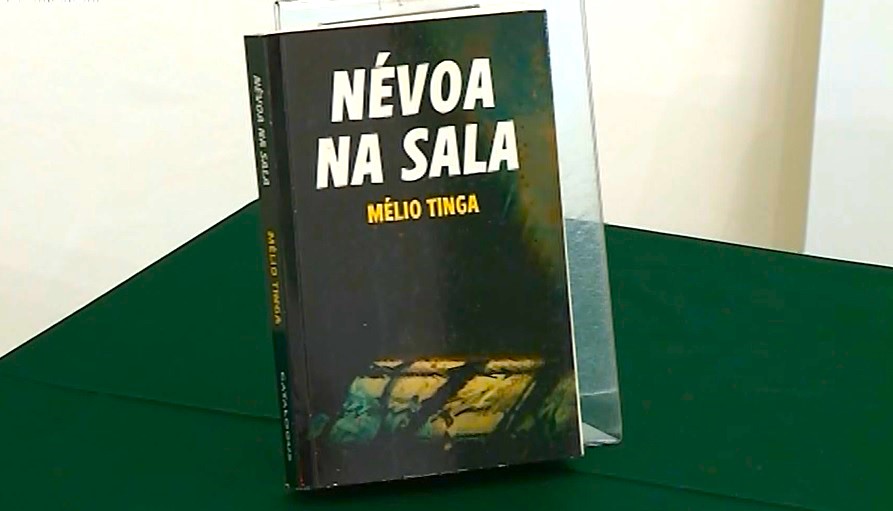 Névoa na Sala é o título do novo livro do escritor moçambicano Mélio ...