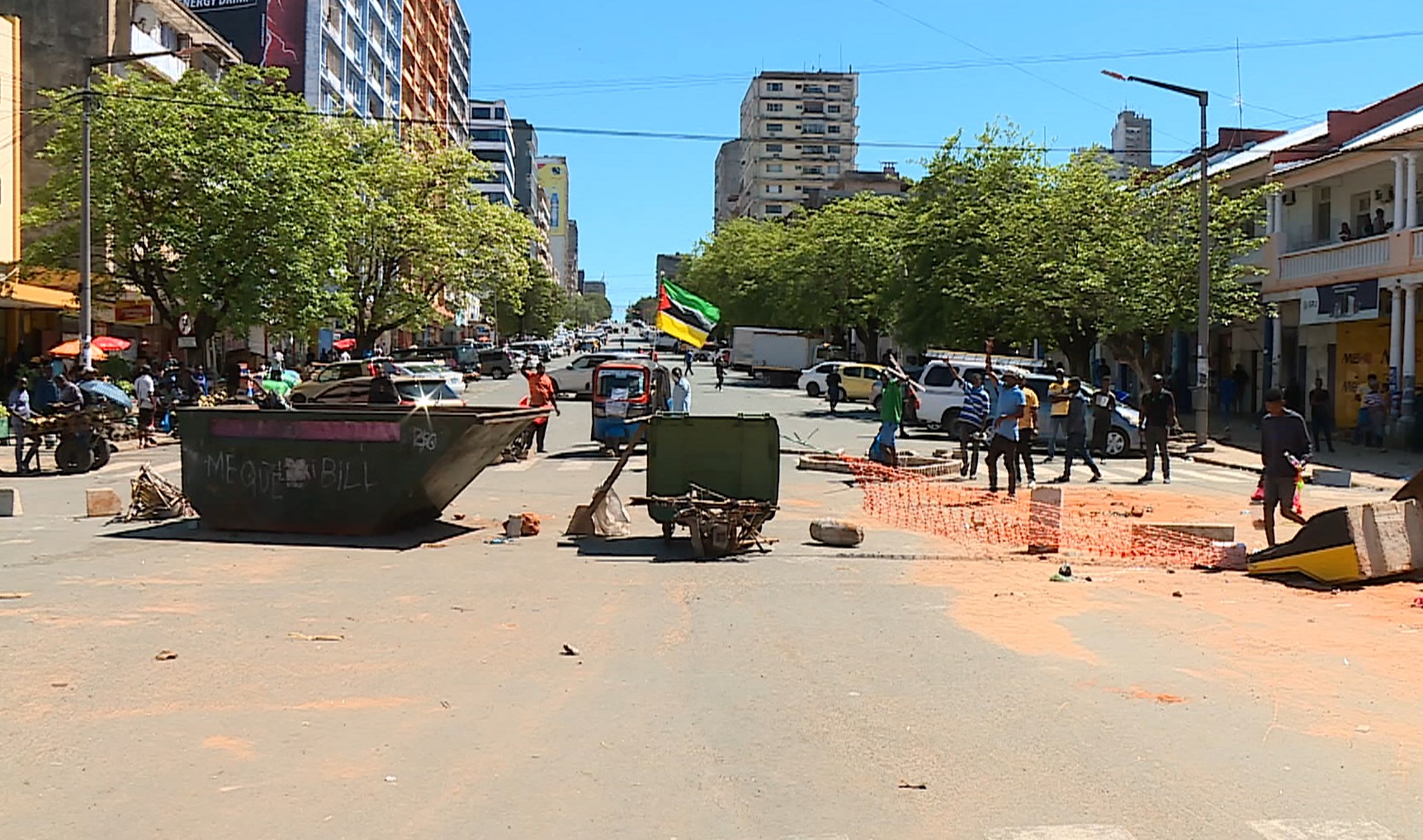 Moçambique - Várias estradas e avenidas de Maputo continuam bloqueadas ...