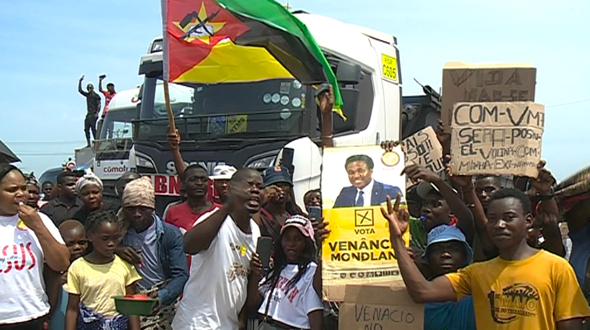 Moçambique - Polícia volta a usar gás lacrimogéneo para dispersar ...