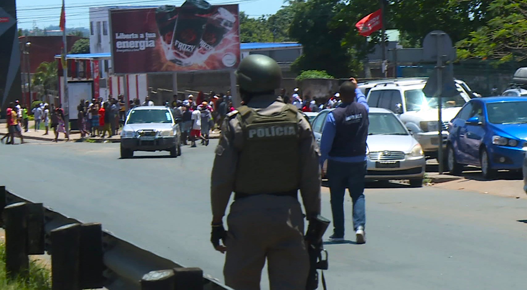 Moçambique - Protestos "quase mataram" 40% do tecido industrial - RTP ...