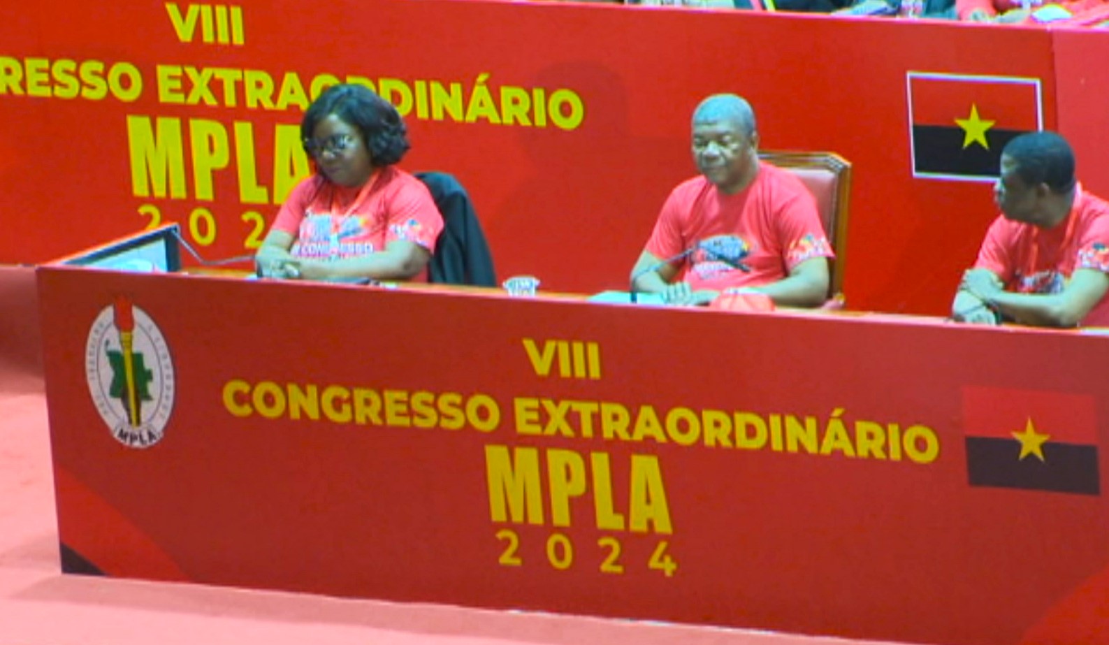 Angola - "Ajustamento" aos estatutos divide opiniões entre delegados do ...