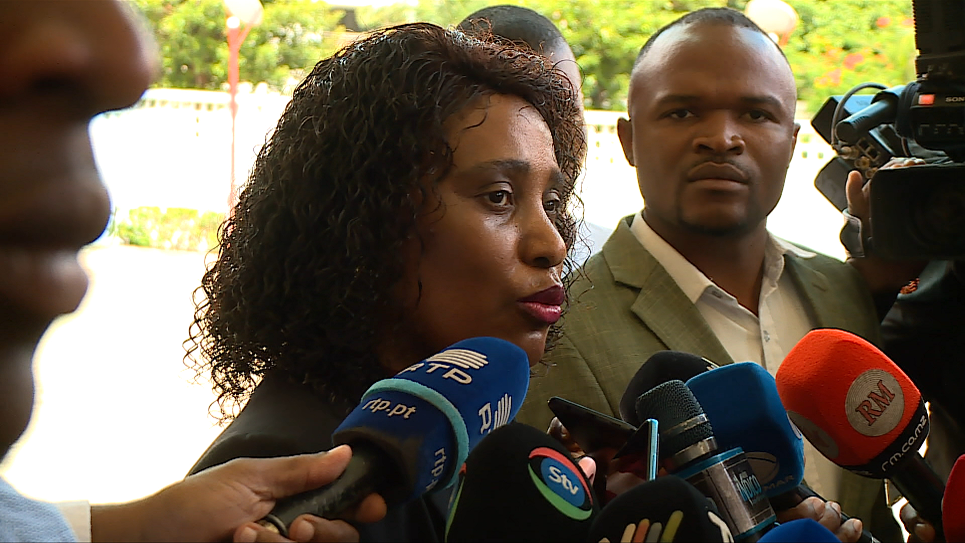 Moçambique - Ministra da Educação defende que sistema de ensino deve ...