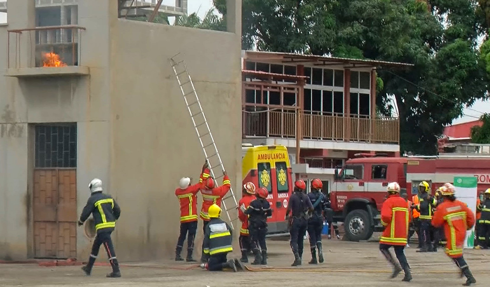 Angola - Maior proximidade às comunidades é prioridade do novo comandante do SPCB - RTP África